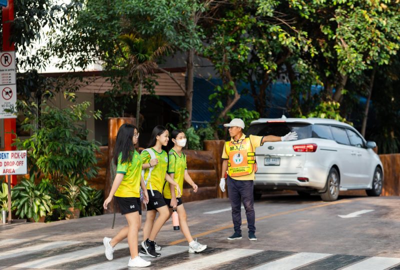 MIS DROP OFF SAFETY GUIDE - Mooltripakdee International School